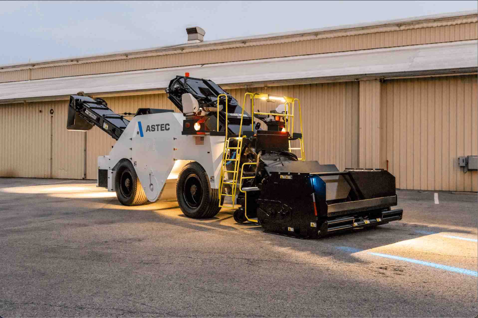 The SB-3000 MTV stores and transfers hot-mixed asphalt material from ...