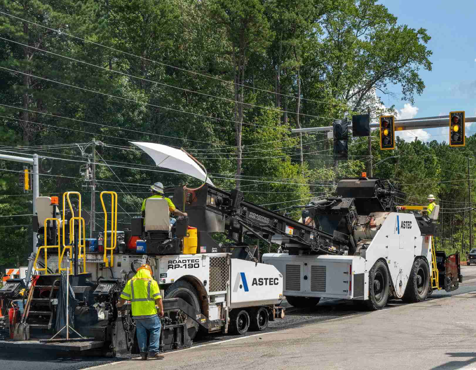 The SB-3000 MTV stores and transfers hot-mixed asphalt material from ...